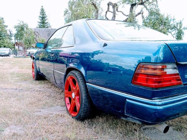 Blue Mercedes-Benz 230 1989 in Kedainiai, with an engine capacity of 0.00 L and mileage of 359 thousand km for 2500 €, photo 2 on AUTOMOTO.COM.LV