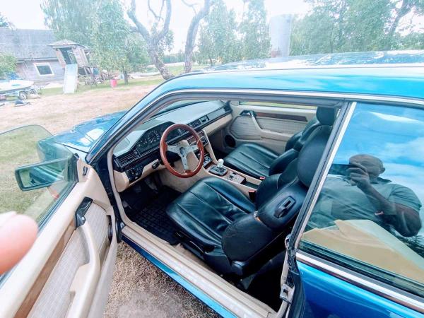 Blue Mercedes-Benz 230 1989 in Kedainiai, with an engine capacity of 0.00 L and mileage of 359 thousand km for 2500 €, photo 4 on AUTOMOTO.COM.LV