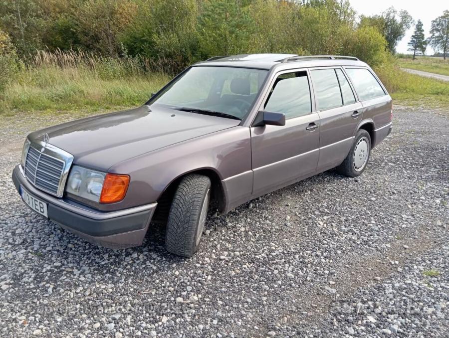 Brown Mercedes-Benz 230 1992 in Tallinn, with an engine capacity of 2.30 L and mileage of 275 thousand km for 5500 €, photo 1 on AUTOMOTO.COM.LV