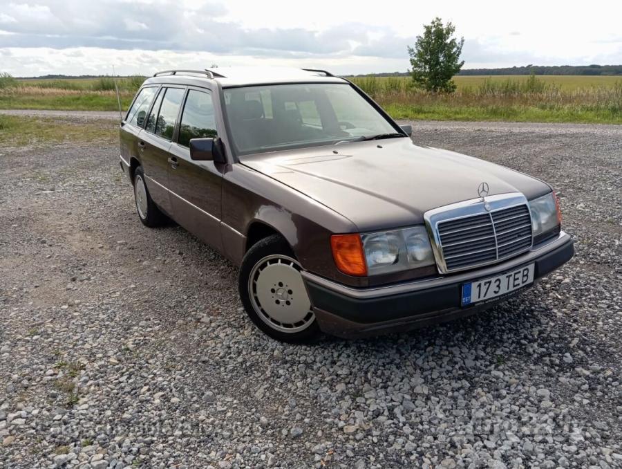 Brown Mercedes-Benz 230 1992 in Tallinn, with an engine capacity of 2.30 L and mileage of 275 thousand km for 5500 €, photo 3 on AUTOMOTO.COM.LV