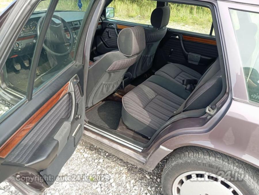 Brown Mercedes-Benz 230 1992 in Tallinn, with an engine capacity of 2.30 L and mileage of 275 thousand km for 5500 €, photo 9 on AUTOMOTO.COM.LV