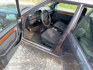 Brown Mercedes-Benz 230 1992 in Tallinn, with an engine capacity of 2.30 L and mileage of 275 thousand km for 5500 €, photo 10 on AUTOMOTO.COM.LV