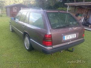 Brown Mercedes-Benz 230 1992 in Tallinn, with an engine capacity of 2.30 L and mileage of 275 thousand km for 5500 €, photo 20 on AUTOMOTO.COM.LV