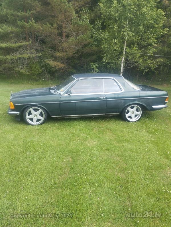 Green Mercedes-Benz 230 1979 in Tallinn, with an engine capacity of 2.40 L and mileage of 0 thousand km for 6500 €, photo 4 on AUTOMOTO.COM.LV