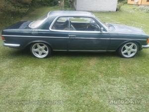 Green Mercedes-Benz 230 1979 in Tallinn, with an engine capacity of 2.40 L and mileage of 0 thousand km for 6500 €, photo 8 on AUTOMOTO.COM.LV