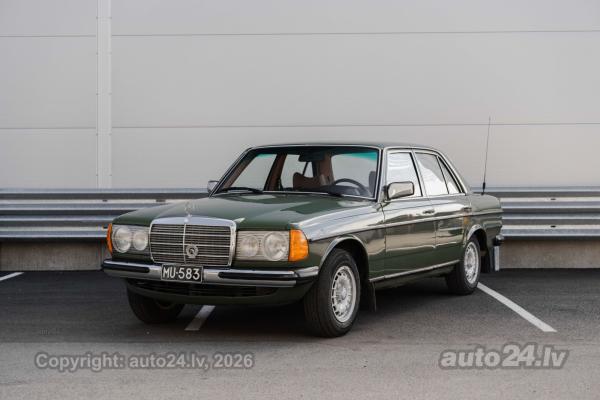 Zaļš Mercedes-Benz 230 1979 Tallina, ar dzinēja tilpumu 2.30 L un nobraukumu 135 tūkst. km par 12900 €, foto 1 vietnē AUTOMOTO.COM.LV