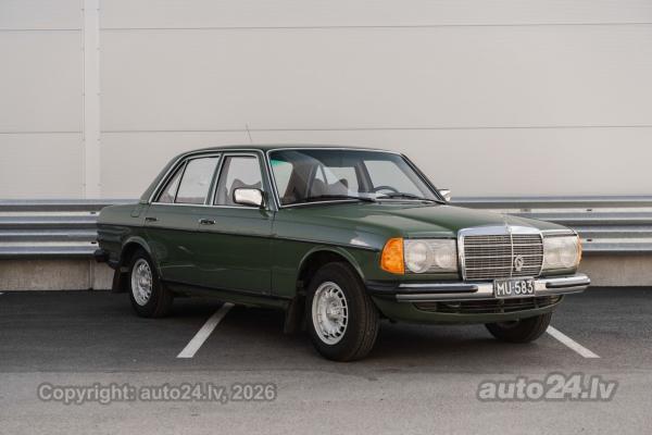 Zaļš Mercedes-Benz 230 1979 Tallina, ar dzinēja tilpumu 2.30 L un nobraukumu 135 tūkst. km par 12900 €, foto 3 vietnē AUTOMOTO.COM.LV