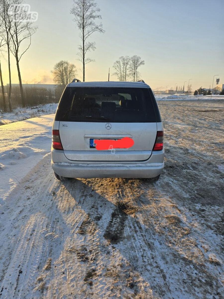 Pelēks Mercedes-Benz 230 1999 Alīta, ar dzinēja tilpumu 2.30 L un nobraukumu 43 tūkst. km par 2650 €, foto 1 vietnē AUTOMOTO.COM.LV