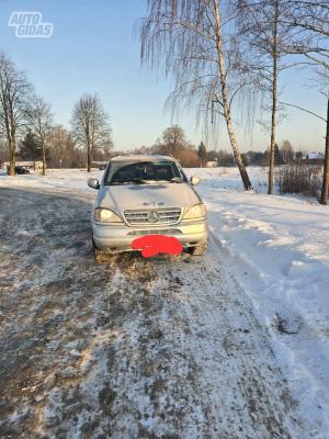 Pelēks Mercedes-Benz 230 1999 Alīta, ar dzinēja tilpumu 2.30 L un nobraukumu 43 tūkst. km par 2650 €, foto 2 vietnē AUTOMOTO.COM.LV