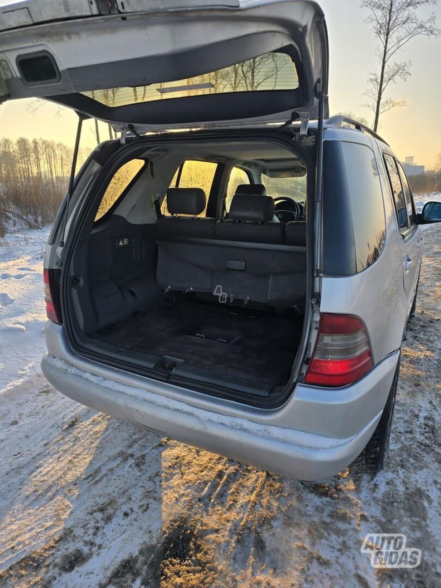 Pelēks Mercedes-Benz 230 1999 Alīta, ar dzinēja tilpumu 2.30 L un nobraukumu 43 tūkst. km par 2650 €, foto 3 vietnē AUTOMOTO.COM.LV