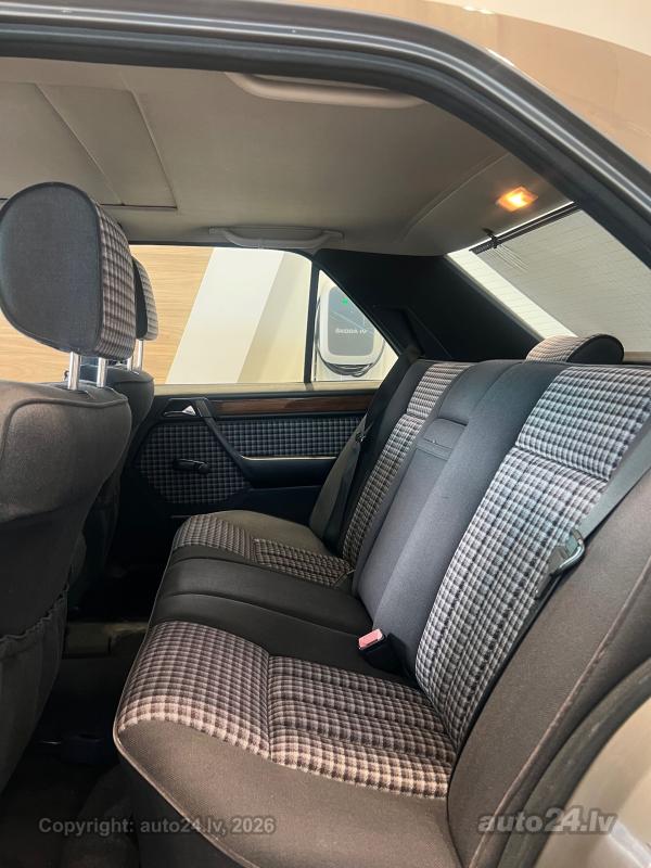 Pelēks Mercedes-Benz 230 1990 Rakvere, ar dzinēja tilpumu 2.30 L un nobraukumu 143 tūkst. km par 16000 €, foto 7 vietnē AUTOMOTO.COM.LV