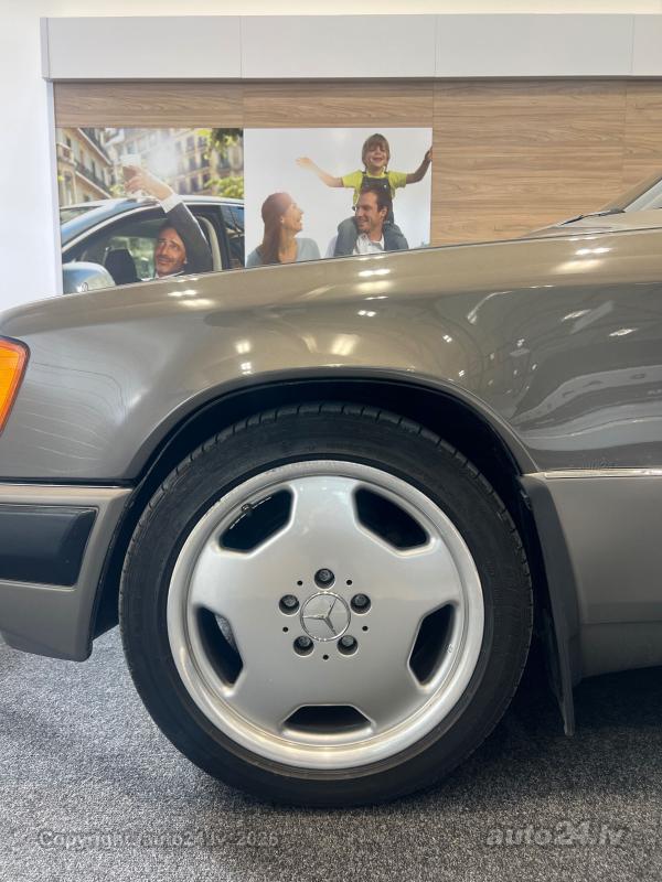Pelēks Mercedes-Benz 230 1990 Rakvere, ar dzinēja tilpumu 2.30 L un nobraukumu 143 tūkst. km par 16000 €, foto 10 vietnē AUTOMOTO.COM.LV