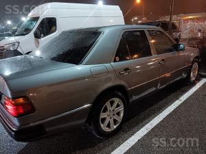 Grey Mercedes-Benz 230 1991 in Riga, with an engine capacity of 2.30 L and mileage of 648 thousand km for 2800 €, photo 2 on AUTOMOTO.COM.LV