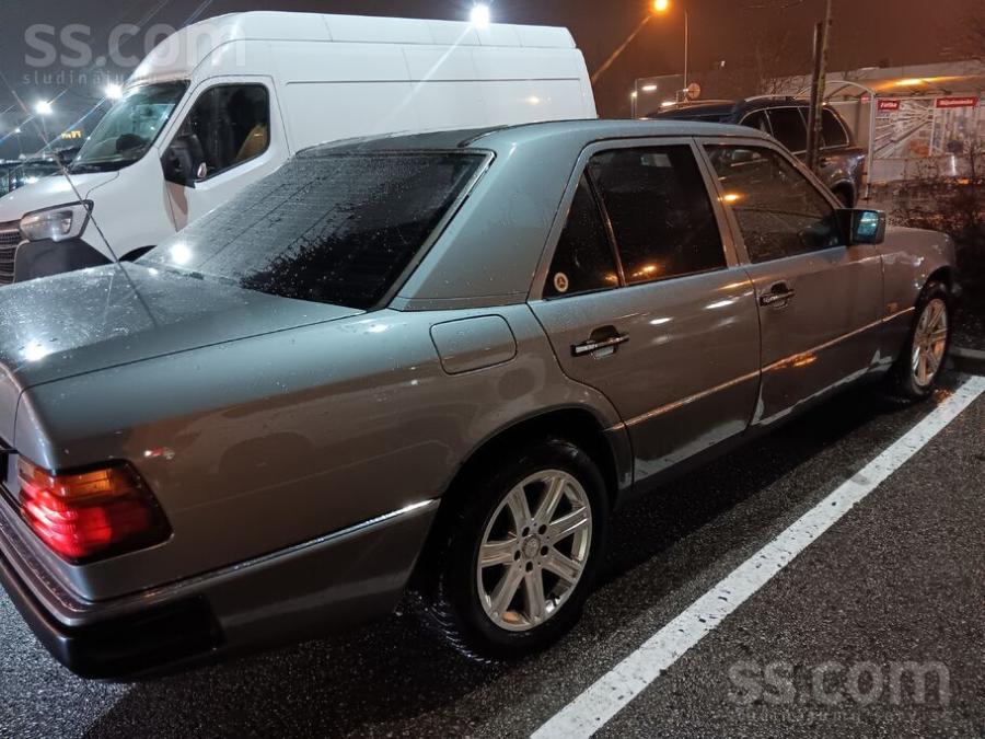 Grey Mercedes-Benz 230 1991 in Riga, with an engine capacity of 2.30 L and mileage of 648 thousand km for 2800 €, photo 2 on AUTOMOTO.COM.LV