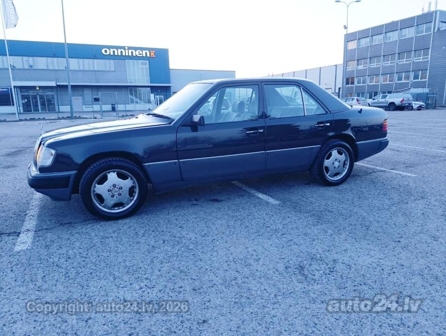 Pelēks Mercedes-Benz 230 1991 Tallina, ar dzinēja tilpumu 2.30 L un nobraukumu 270 tūkst. km par 2890 €, foto 3 vietnē AUTOMOTO.COM.LV