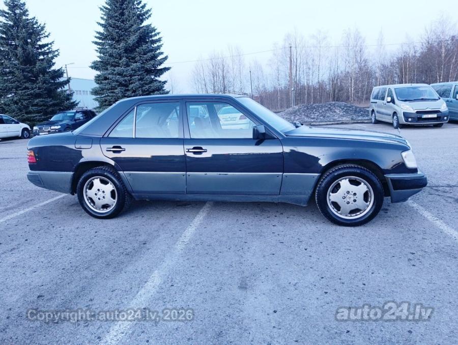 Pelēks Mercedes-Benz 230 1991 Tallina, ar dzinēja tilpumu 2.30 L un nobraukumu 270 tūkst. km par 2890 €, foto 4 vietnē AUTOMOTO.COM.LV