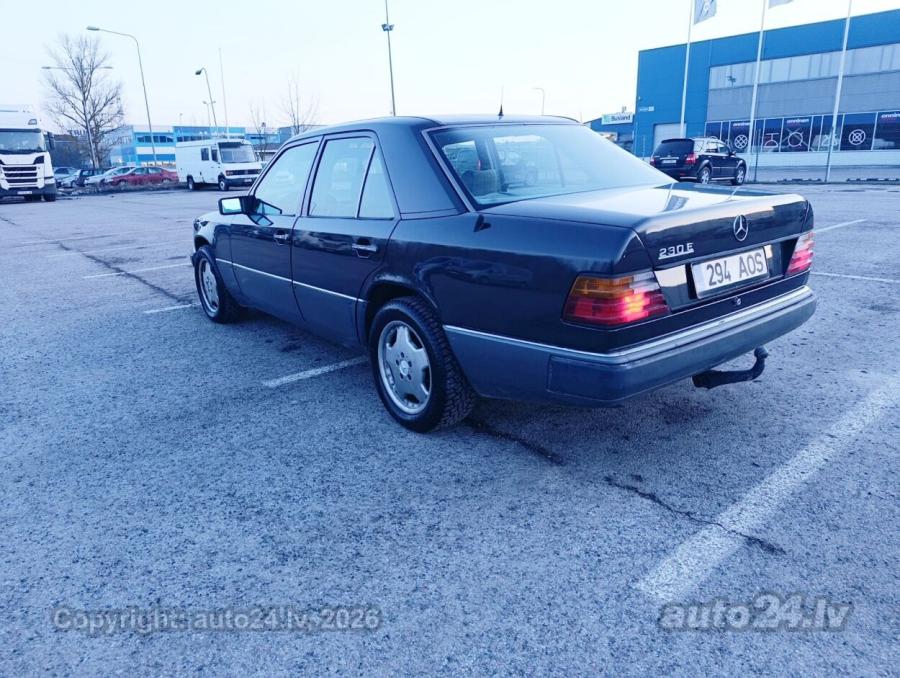 Pelēks Mercedes-Benz 230 1991 Tallina, ar dzinēja tilpumu 2.30 L un nobraukumu 270 tūkst. km par 2890 €, foto 6 vietnē AUTOMOTO.COM.LV