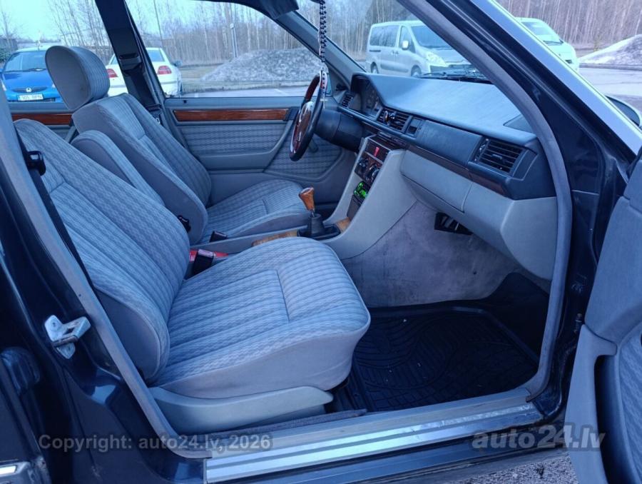 Pelēks Mercedes-Benz 230 1991 Tallina, ar dzinēja tilpumu 2.30 L un nobraukumu 270 tūkst. km par 2890 €, foto 9 vietnē AUTOMOTO.COM.LV