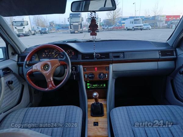 Pelēks Mercedes-Benz 230 1991 Tallina, ar dzinēja tilpumu 2.30 L un nobraukumu 270 tūkst. km par 2890 €, foto 11 vietnē AUTOMOTO.COM.LV