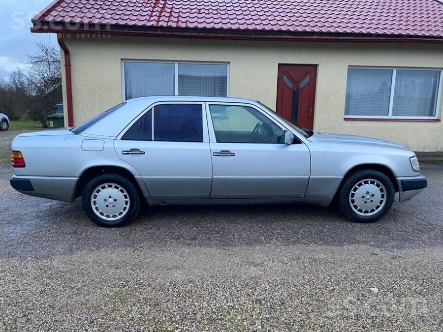 Pelēks Mercedes-Benz 230 1992 Gulbene, ar dzinēja tilpumu 2.30 L un nobraukumu 176 tūkst. km par 2000 €, foto 3 vietnē AUTOMOTO.COM.LV