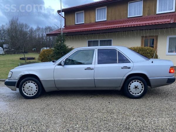 Grey Mercedes-Benz 230 1992 in Gulbene, with an engine capacity of 2.30 L and mileage of 176 thousand km for 2000 €, photo 5 on AUTOMOTO.COM.LV