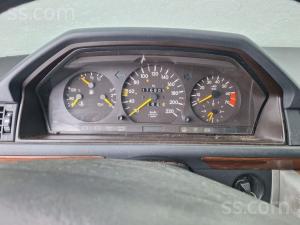 Pelēks Mercedes-Benz 230 1992 Gulbene, ar dzinēja tilpumu 2.30 L un nobraukumu 176 tūkst. km par 2000 €, foto 10 vietnē AUTOMOTO.COM.LV