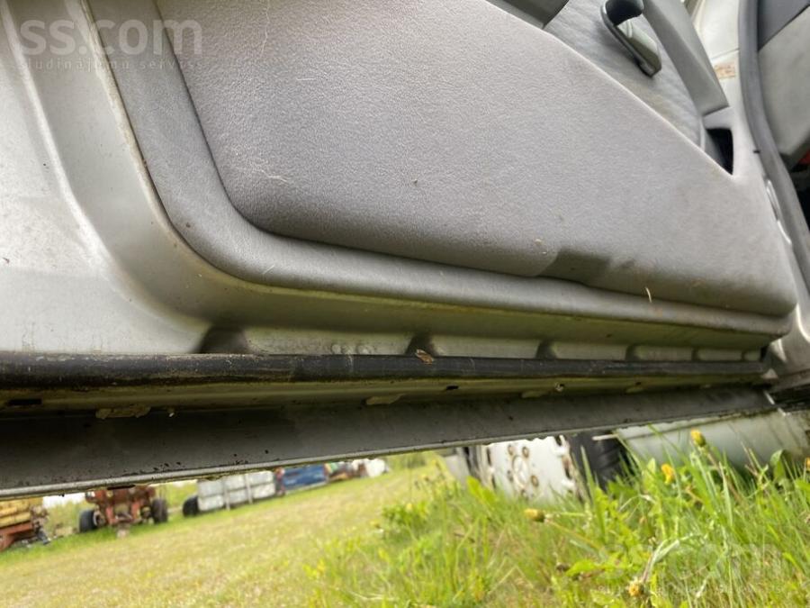 Pelēks Mercedes-Benz 230 1992 Gulbene, ar dzinēja tilpumu 2.30 L un nobraukumu 176 tūkst. km par 2000 €, foto 13 vietnē AUTOMOTO.COM.LV