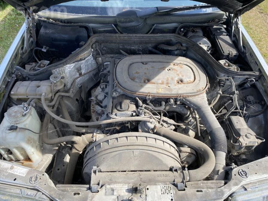 Pelēks Mercedes-Benz 230 1992 Gulbene, ar dzinēja tilpumu 2.30 L un nobraukumu 176 tūkst. km par 2000 €, foto 15 vietnē AUTOMOTO.COM.LV