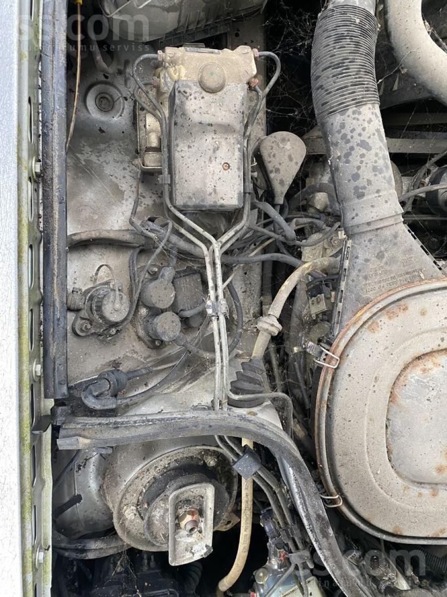 Pelēks Mercedes-Benz 230 1992 Gulbene, ar dzinēja tilpumu 2.30 L un nobraukumu 176 tūkst. km par 2000 €, foto 16 vietnē AUTOMOTO.COM.LV