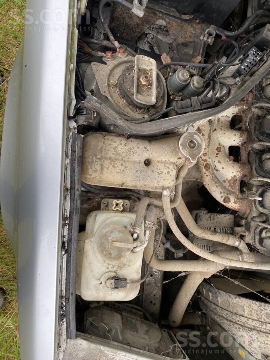 Pelēks Mercedes-Benz 230 1992 Gulbene, ar dzinēja tilpumu 2.30 L un nobraukumu 176 tūkst. km par 2000 €, foto 19 vietnē AUTOMOTO.COM.LV