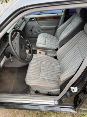 Pelēks Mercedes-Benz 230 1990 Rīga, ar dzinēja tilpumu 2.30 L un nobraukumu 357 tūkst. km par 7400 €, foto 13 vietnē AUTOMOTO.COM.LV