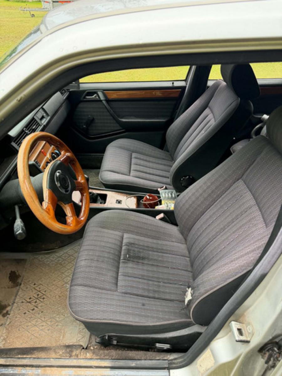 Mercedes-Benz 230 1991 Tartu, ar dzinēja tilpumu 2.30 L un nobraukumu 240 tūkst. km par 2000 €, foto 8 vietnē AUTOMOTO.COM.LV