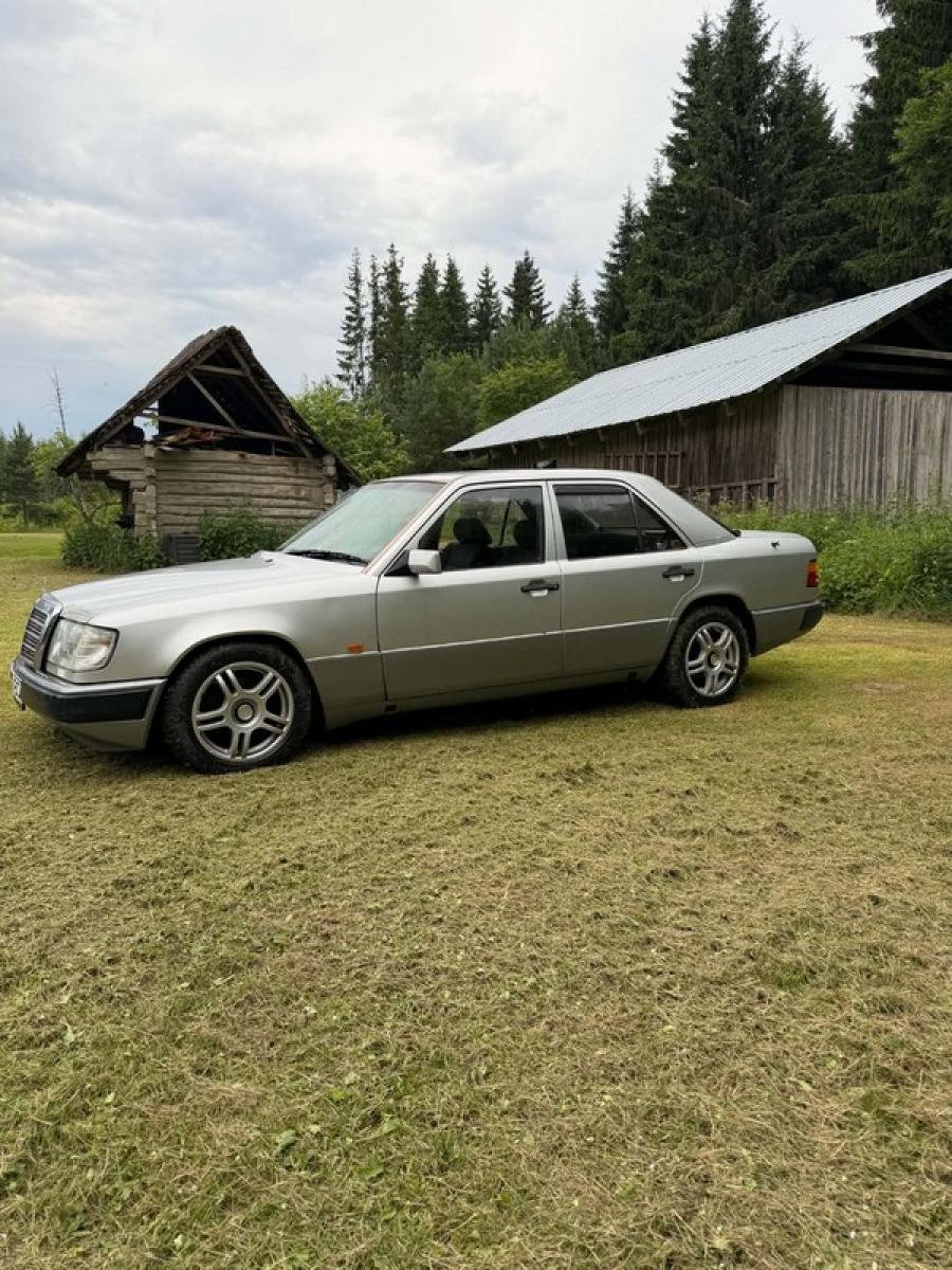 Mercedes-Benz 230 1991 Tartu, ar dzinēja tilpumu 2.30 L un nobraukumu 240 tūkst. km par 2000 €, foto 12 vietnē AUTOMOTO.COM.LV