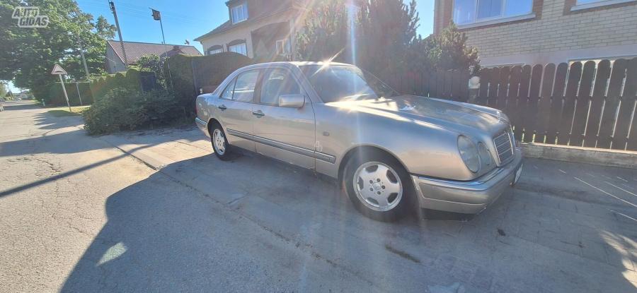 Mercedes-Benz 230 1996 Šauļi, ar dzinēja tilpumu 2.30 L un nobraukumu 1 tūkst. km par 850 €, foto 3 vietnē AUTOMOTO.COM.LV