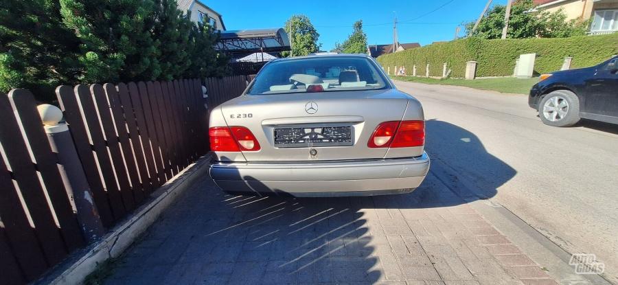 Mercedes-Benz 230 1996 Šauļi, ar dzinēja tilpumu 2.30 L un nobraukumu 1 tūkst. km par 850 €, foto 4 vietnē AUTOMOTO.COM.LV