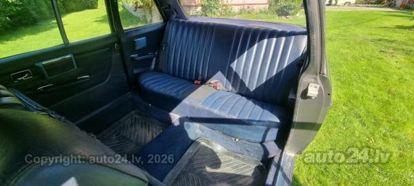 Grey Mercedes-Benz 240 1981 in Tallinn, with an engine capacity of 2.30 L and mileage of 340 thousand km for 5500 €, photo 8 on AUTOMOTO.COM.LV