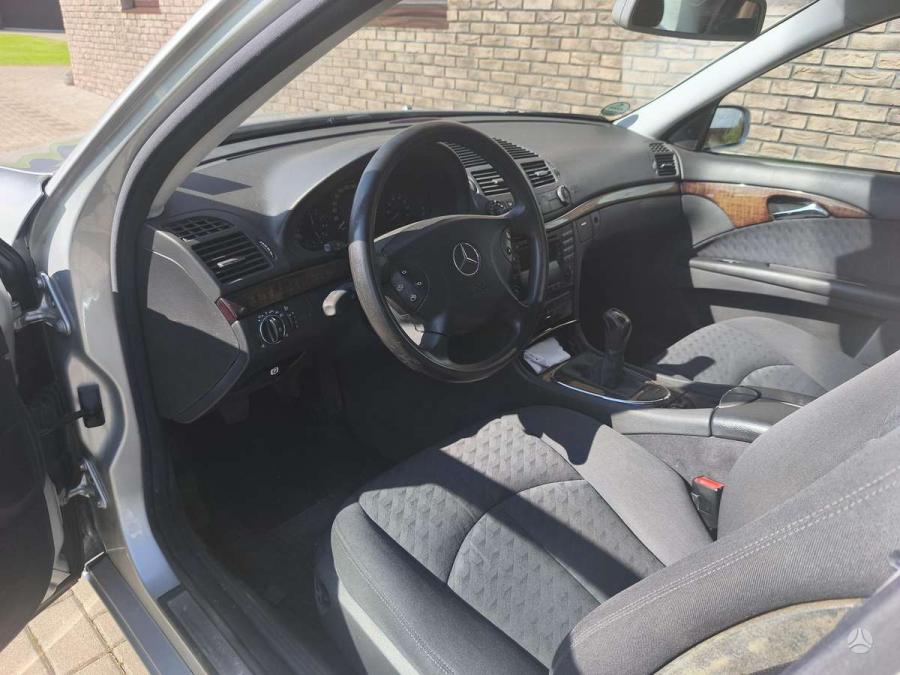 Grey Mercedes-Benz 240 2002 in Jonava, with an engine capacity of 0.00 L and mileage of 260 thousand km for 2999 €, photo 9 on AUTOMOTO.COM.LV