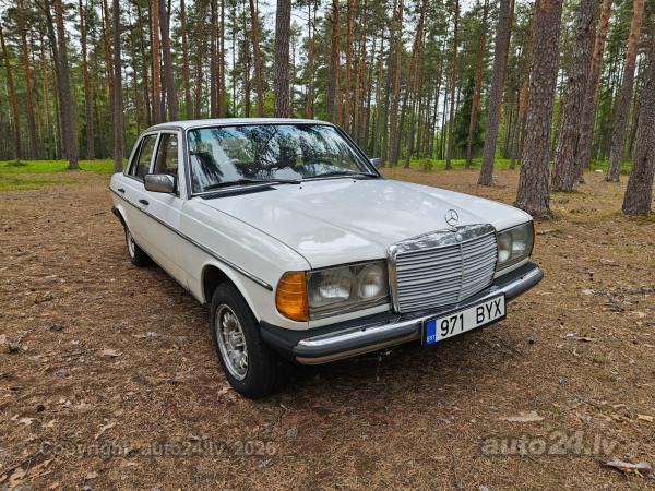 Белый Мерседес 240 1983 в Таллин, объемом двигателя 2.40 л и пробегом 570 тыс. км за 5700 €, фото 1 на AUTOMOTO.COM.LV