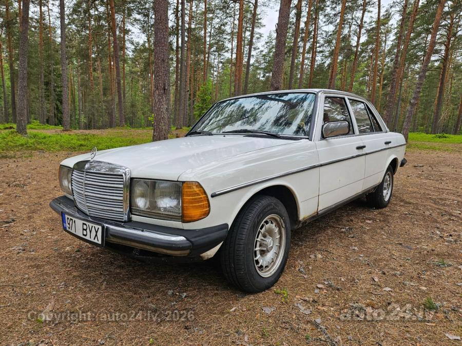 Белый Мерседес 240 1983 в Таллин, объемом двигателя 2.40 л и пробегом 570 тыс. км за 5700 €, фото 4 на AUTOMOTO.COM.LV