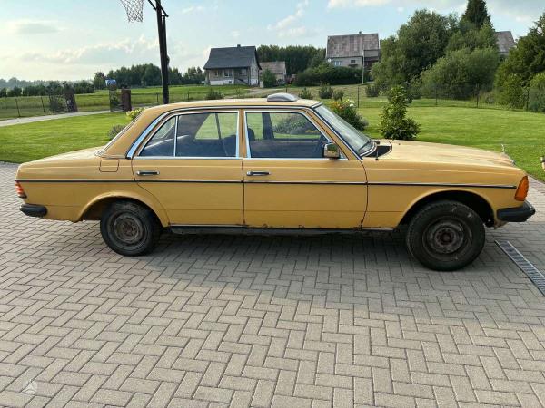 Dzeltens Mercedes-Benz 240 1982 Kelmė, ar dzinēja tilpumu 0.00 L un nobraukumu 320 tūkst. km par 1500 €, foto 3 vietnē AUTOMOTO.COM.LV