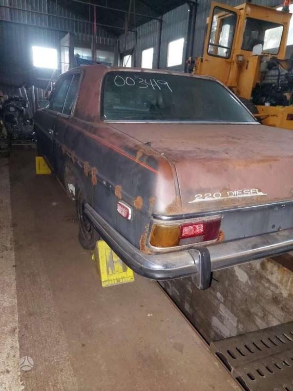 Brown Mercedes-Benz 250 1973 in Utena, with an engine capacity of 2.20 L and mileage of 2 thousand km for 8500 €, photo 5 on AUTOMOTO.COM.LV