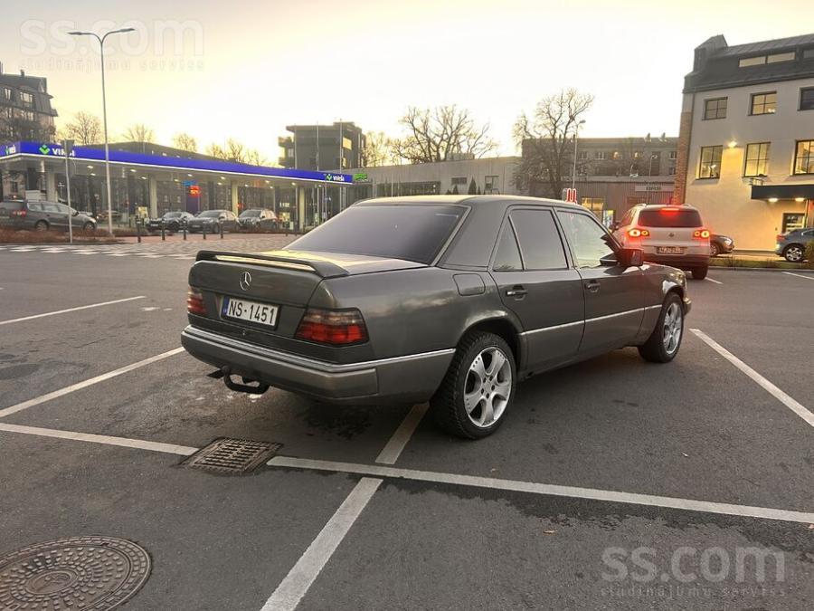 Brūns Mercedes-Benz 250 1991 Rīga, ar dzinēja tilpumu 2.50 L un nobraukumu 353 tūkst. km par 2500 €, foto 4 vietnē AUTOMOTO.COM.LV