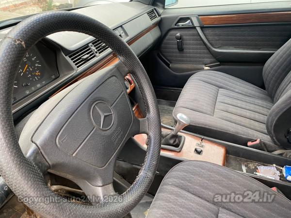 Brown Mercedes-Benz 250 1993 in Tallinn, with an engine capacity of 2.50 L and mileage of 378 thousand km for 1900 €, photo 4 on AUTOMOTO.COM.LV