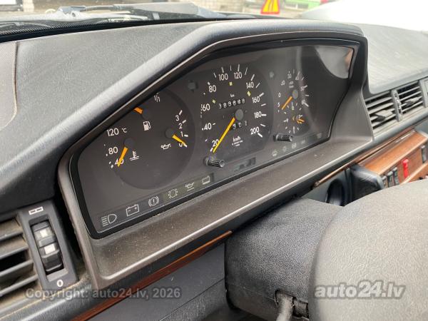 Brown Mercedes-Benz 250 1993 in Tallinn, with an engine capacity of 2.50 L and mileage of 378 thousand km for 1900 €, photo 5 on AUTOMOTO.COM.LV