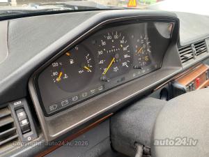 Brown Mercedes-Benz 250 1993 in Tallinn, with an engine capacity of 2.50 L and mileage of 378 thousand km for 1900 €, photo 6 on AUTOMOTO.COM.LV