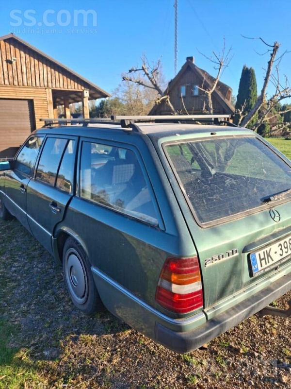 Зеленый Мерседес 250 1992 в Рига, объемом двигателя 2.50 л и пробегом 500 тыс. км за 1900 €, фото 5 на AUTOMOTO.COM.LV