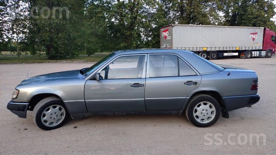 Grey Mercedes-Benz 250 1988 in Liepaja, with an engine capacity of 2.50 L and mileage of 380 thousand km for 1200 €, photo 4 on AUTOMOTO.COM.LV