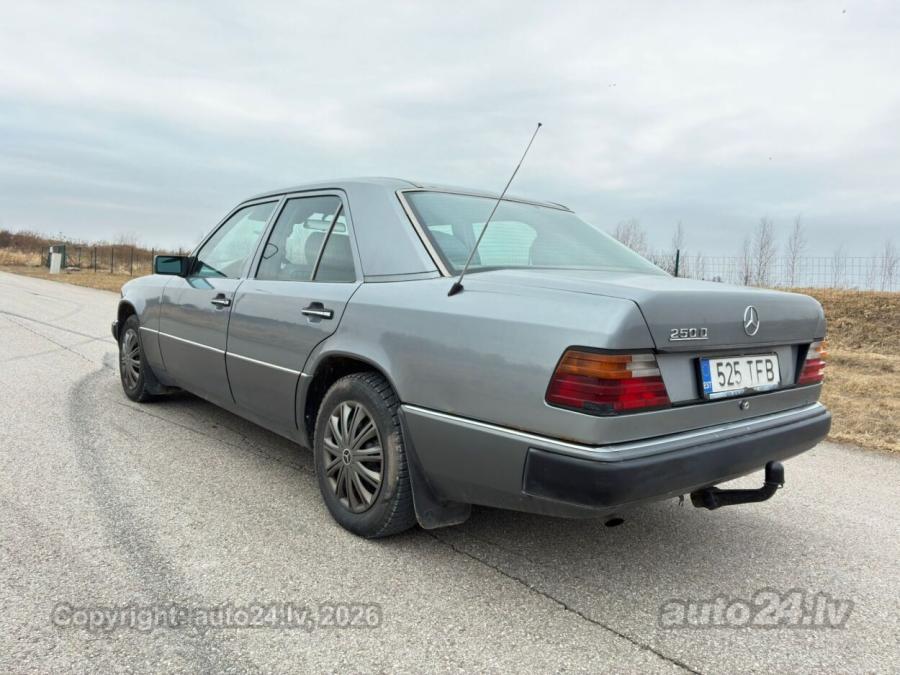 Pelēks Mercedes-Benz 250 1990 Tartu, ar dzinēja tilpumu 2.50 L un nobraukumu 498 tūkst. km par 4500 €, foto 5 vietnē AUTOMOTO.COM.LV