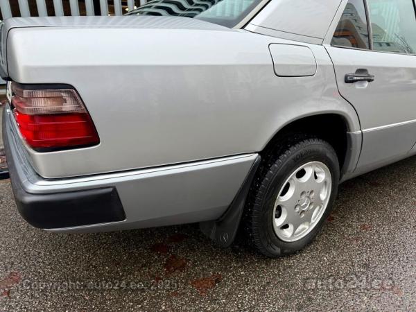 Pelēks Mercedes-Benz 250 1992 Tallina, ar dzinēja tilpumu 2.50 L un nobraukumu 495 tūkst. km par 2599 €, foto 11 vietnē AUTOMOTO.COM.LV