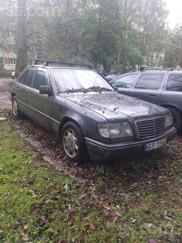 Grey Mercedes-Benz 250 1994 in Riga, with an engine capacity of 2.50 L and mileage of 410 thousand km for 1350 €, photo 4 on AUTOMOTO.COM.LV